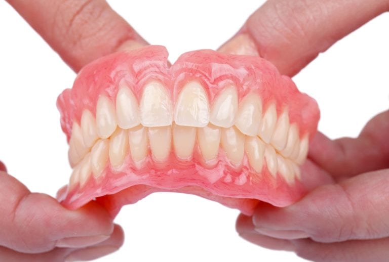 Problems That Can Arise If You Eat Without Teeth